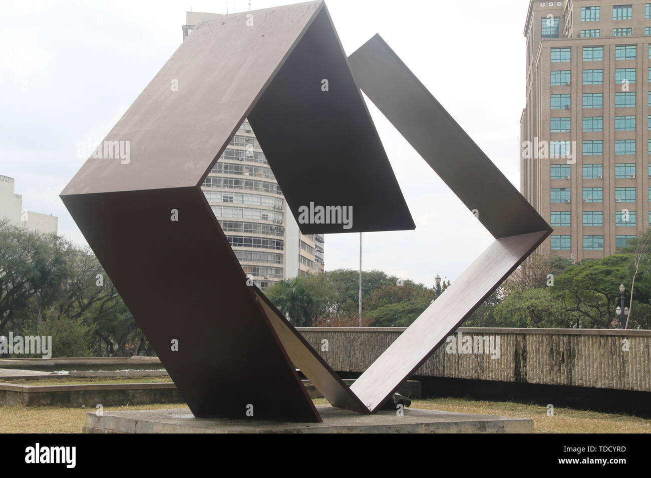 Diálogo sculpture, Franz Weissmann, Se square, Se, Downtown, São Paulo ...