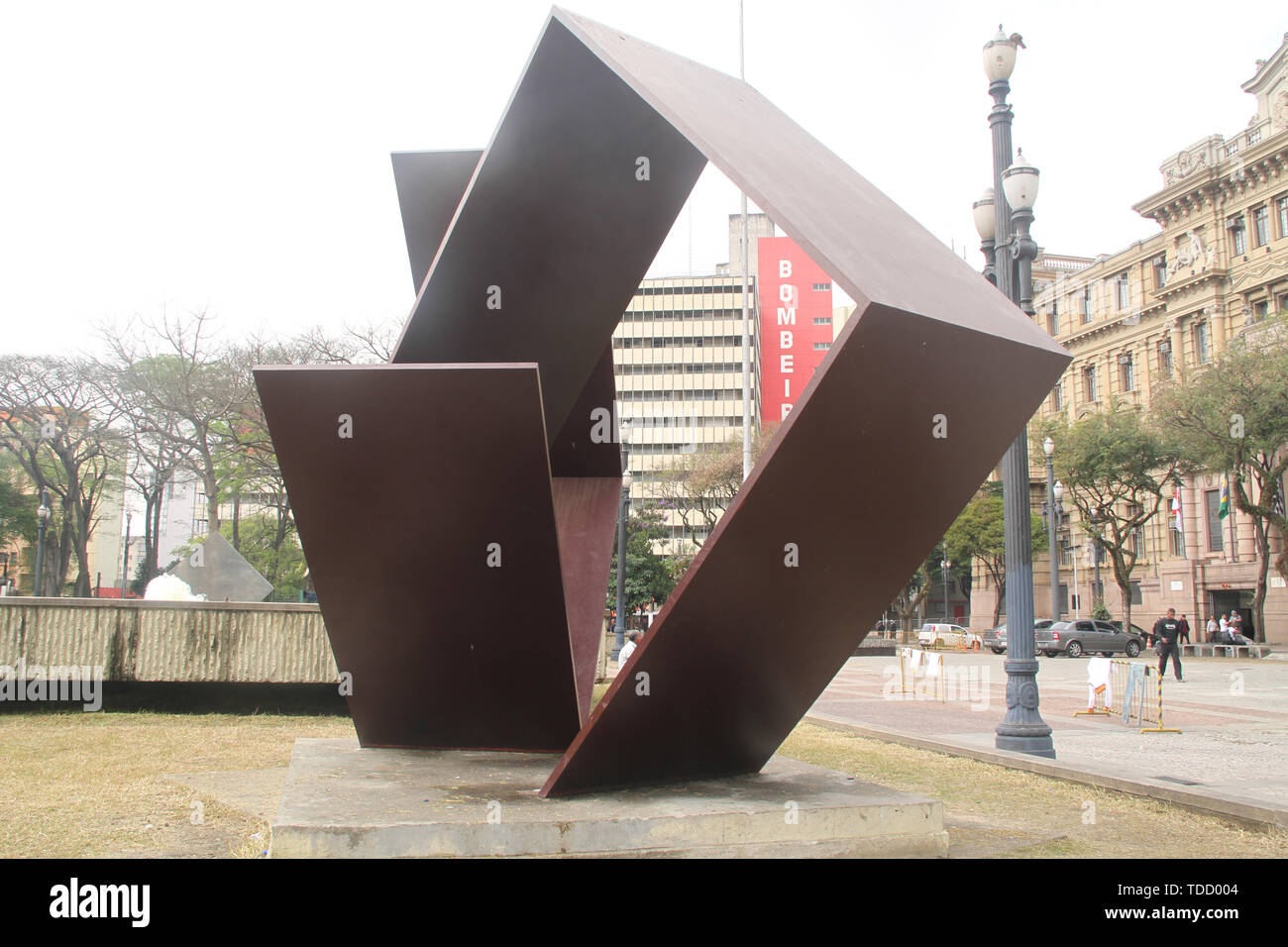 Diálogo sculpture, Franz Weissmann, Se square, Se, Downtown, São Paulo ...