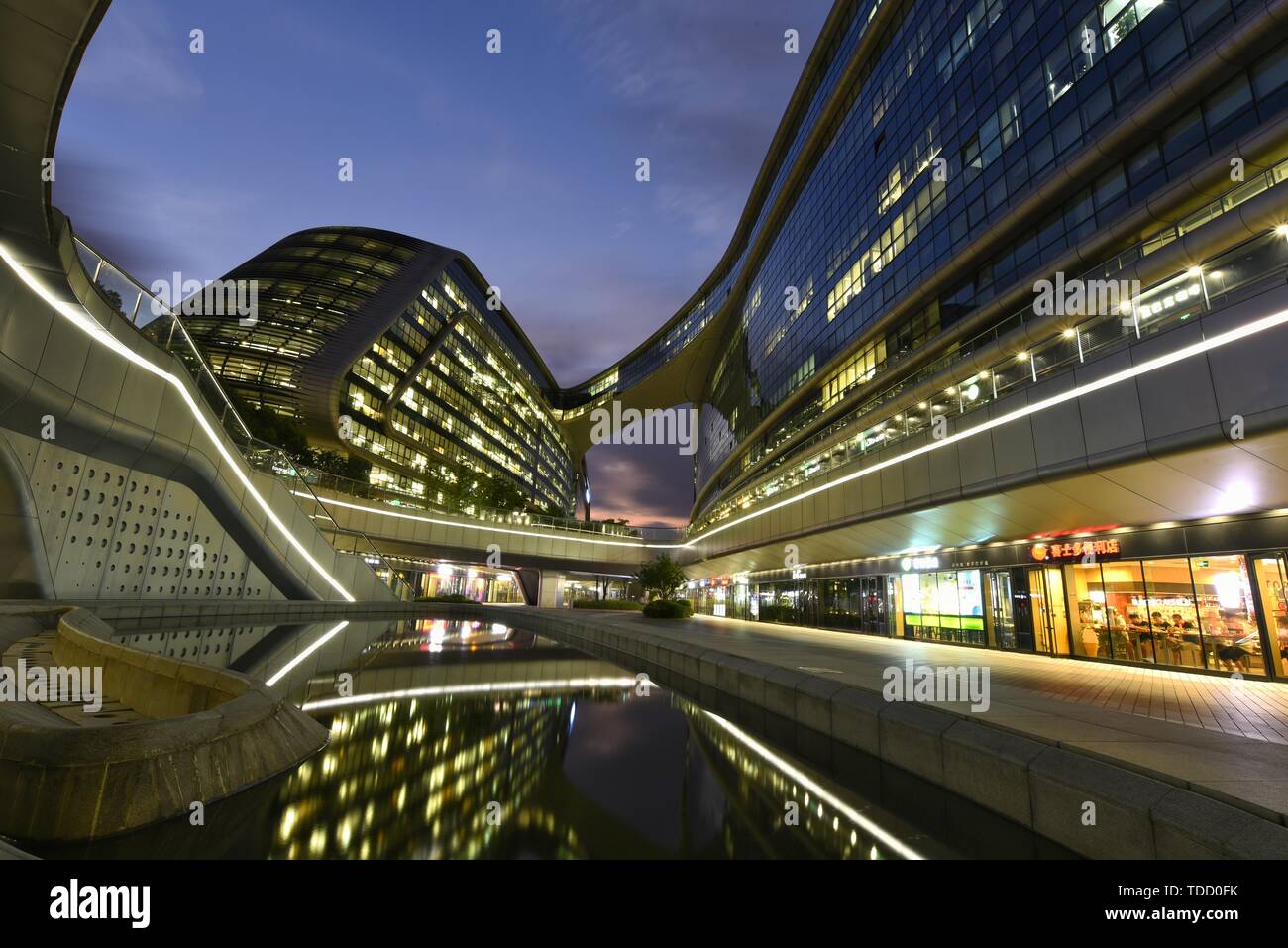 Modern subway light bridges and skyscrapers hi-res stock photography ...