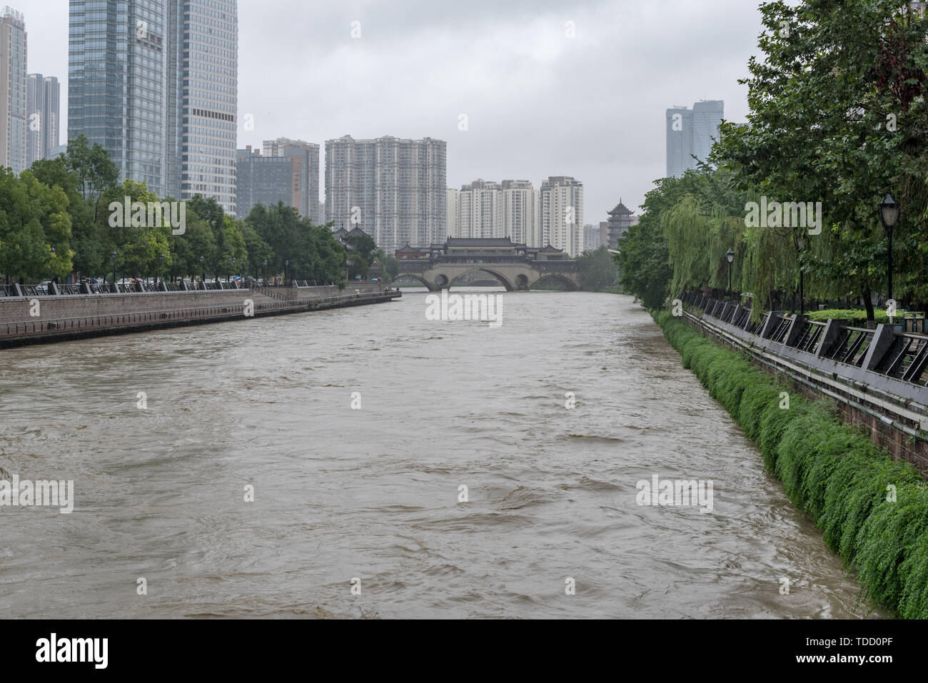 After heavy rain on Anshun Bridge in Chengdu Stock Photo - Alamy
