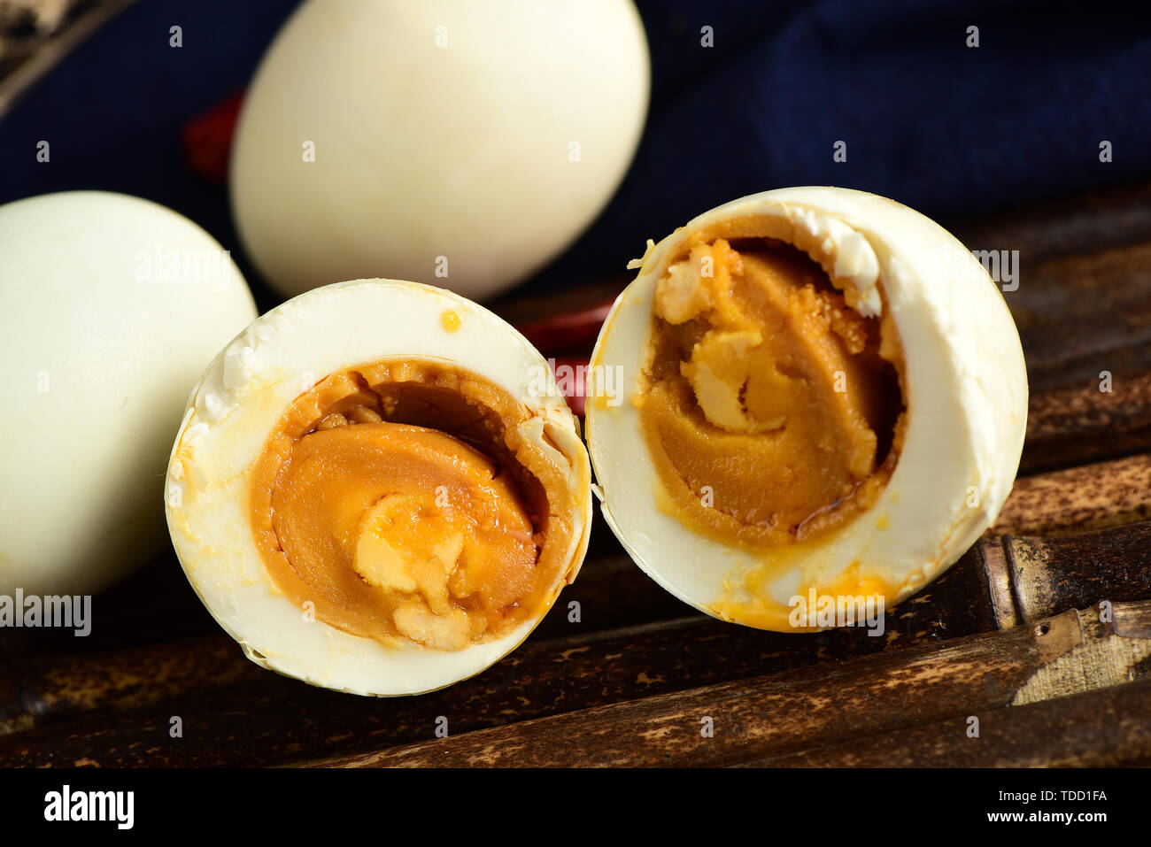 Duck eggs, egg yolks Stock Photo - Alamy