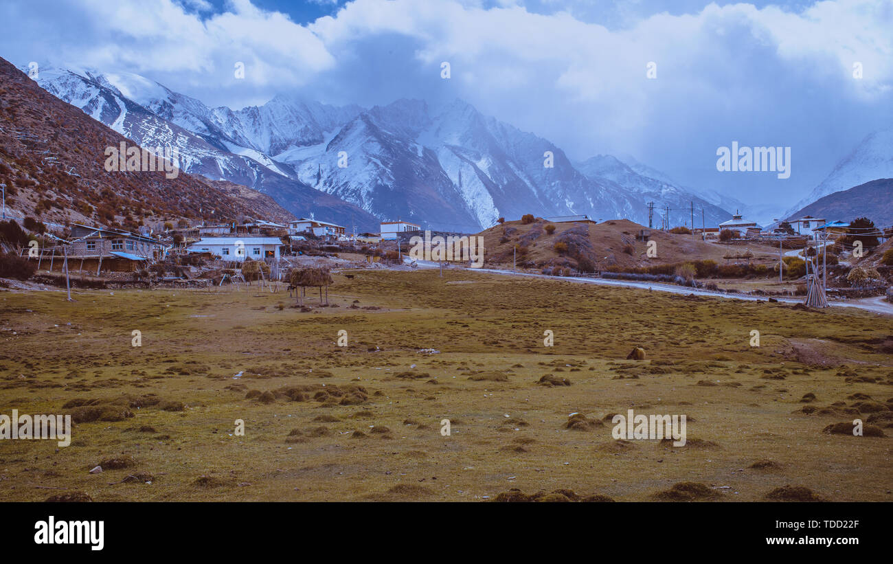 Lianwu Laigu Village, Changdu, Tibet Stock Photo - Alamy