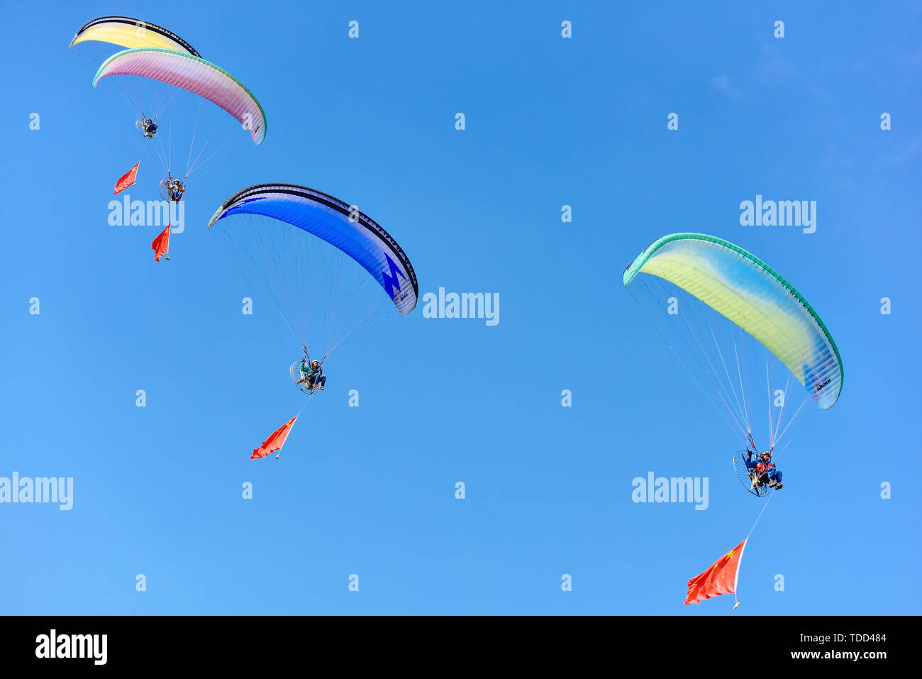 Parachute formation in high altitude Stock Photo - Alamy