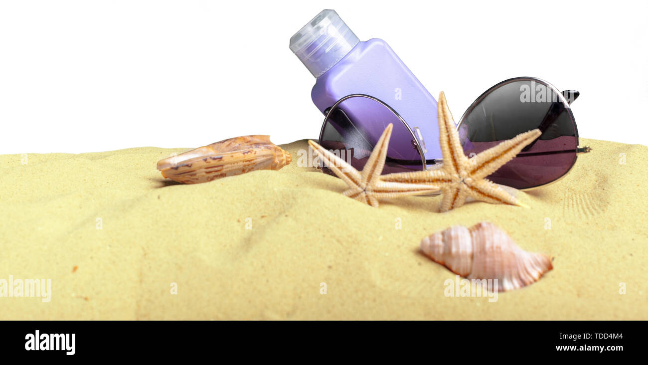 Sun protection set on beach Stock Photo - Alamy