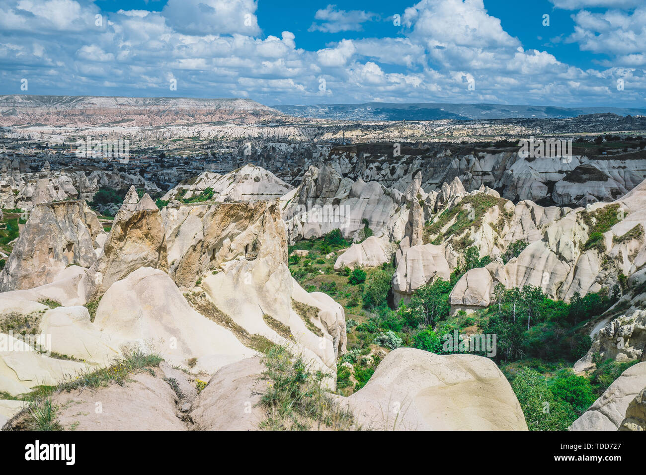 Mountains and landforms and valleys hi-res stock photography and images ...