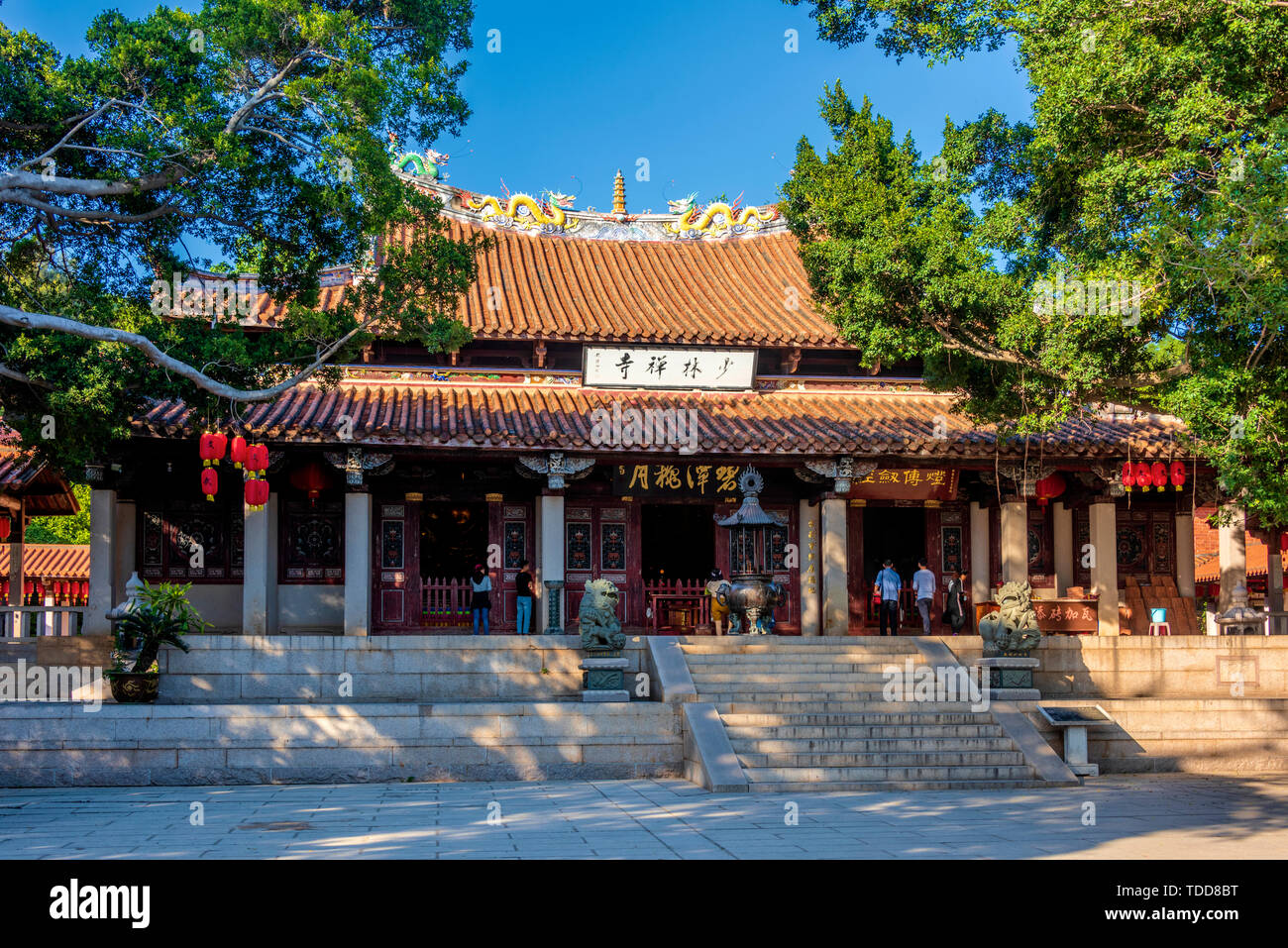 East zen shaolin temple hi-res stock photography and images - Alamy