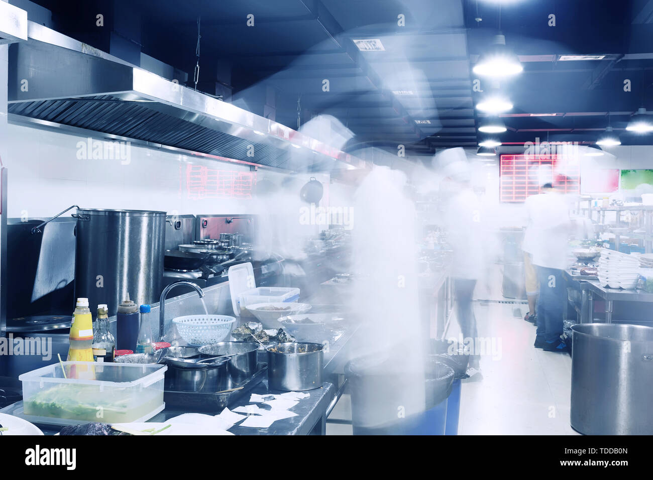 Modern photography and chefs in restaurant Stock Photo - Alamy