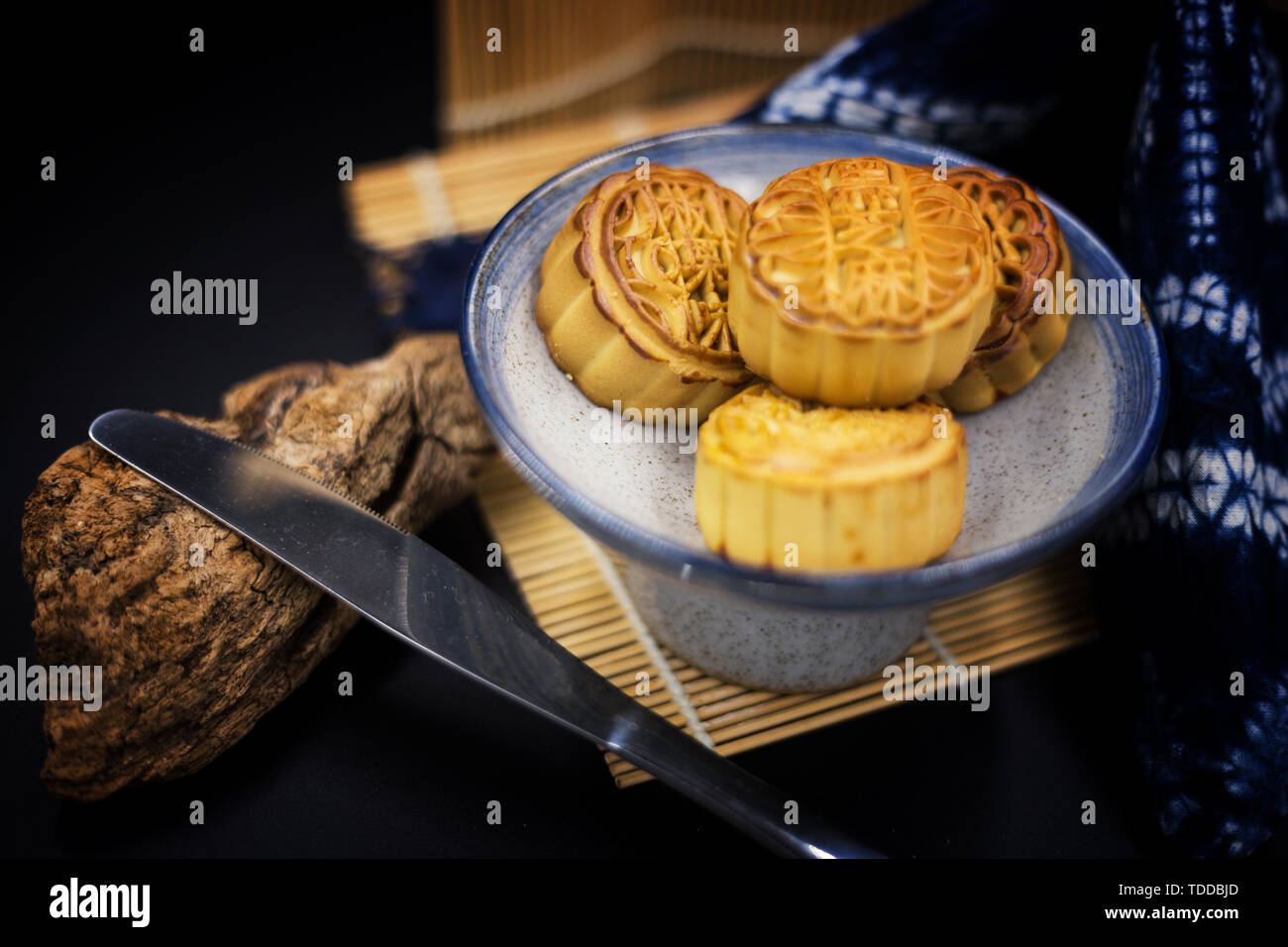 Chinese traditional cuisine Mid-Autumn Festival moon cake tea set Stock ...