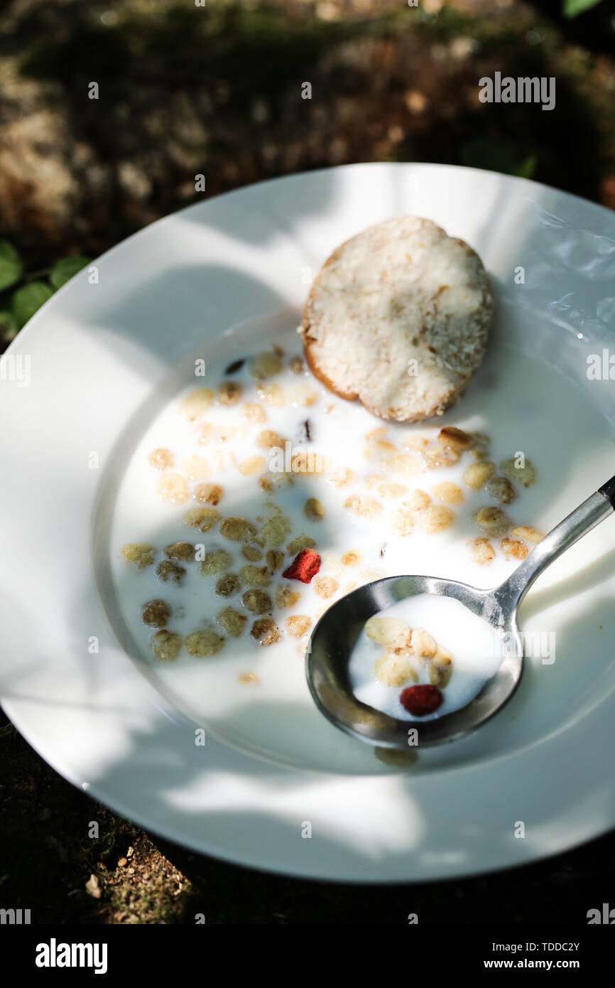 Bread, milk, breakfast Stock Photo - Alamy