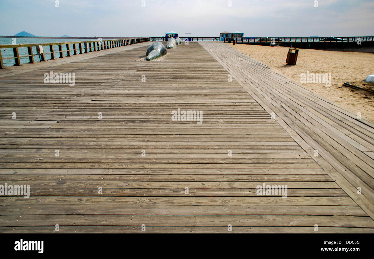 Boardwalk wharf on the beach Stock Photo - Alamy