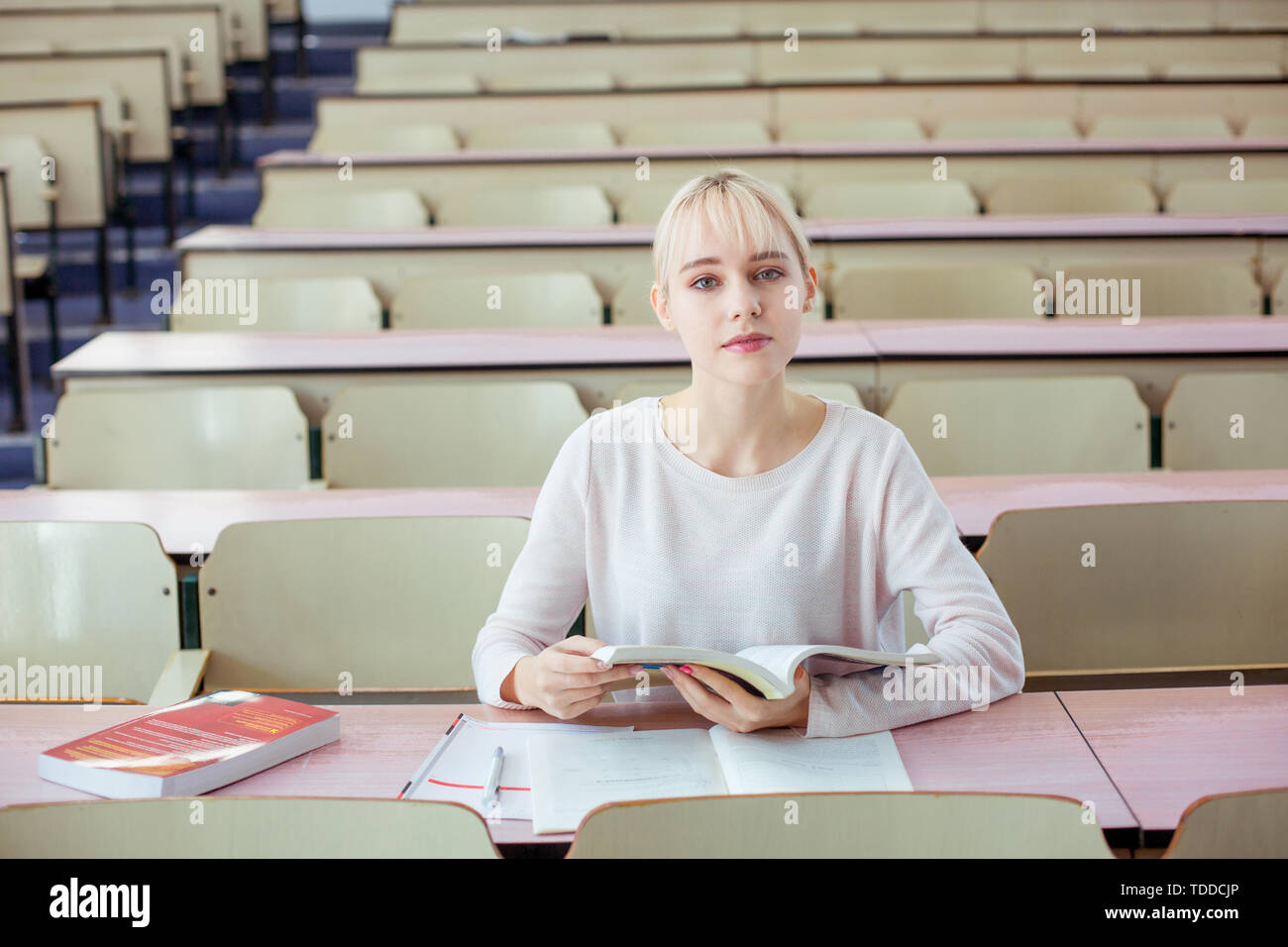 China classroom european hi-res stock photography and images - Alamy