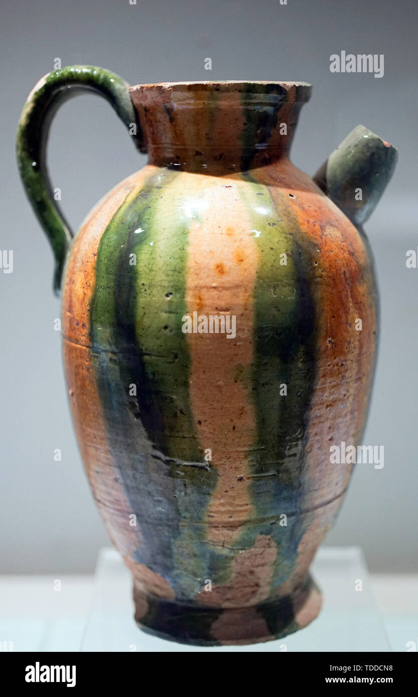Tang three-color statue Stock Photo - Alamy