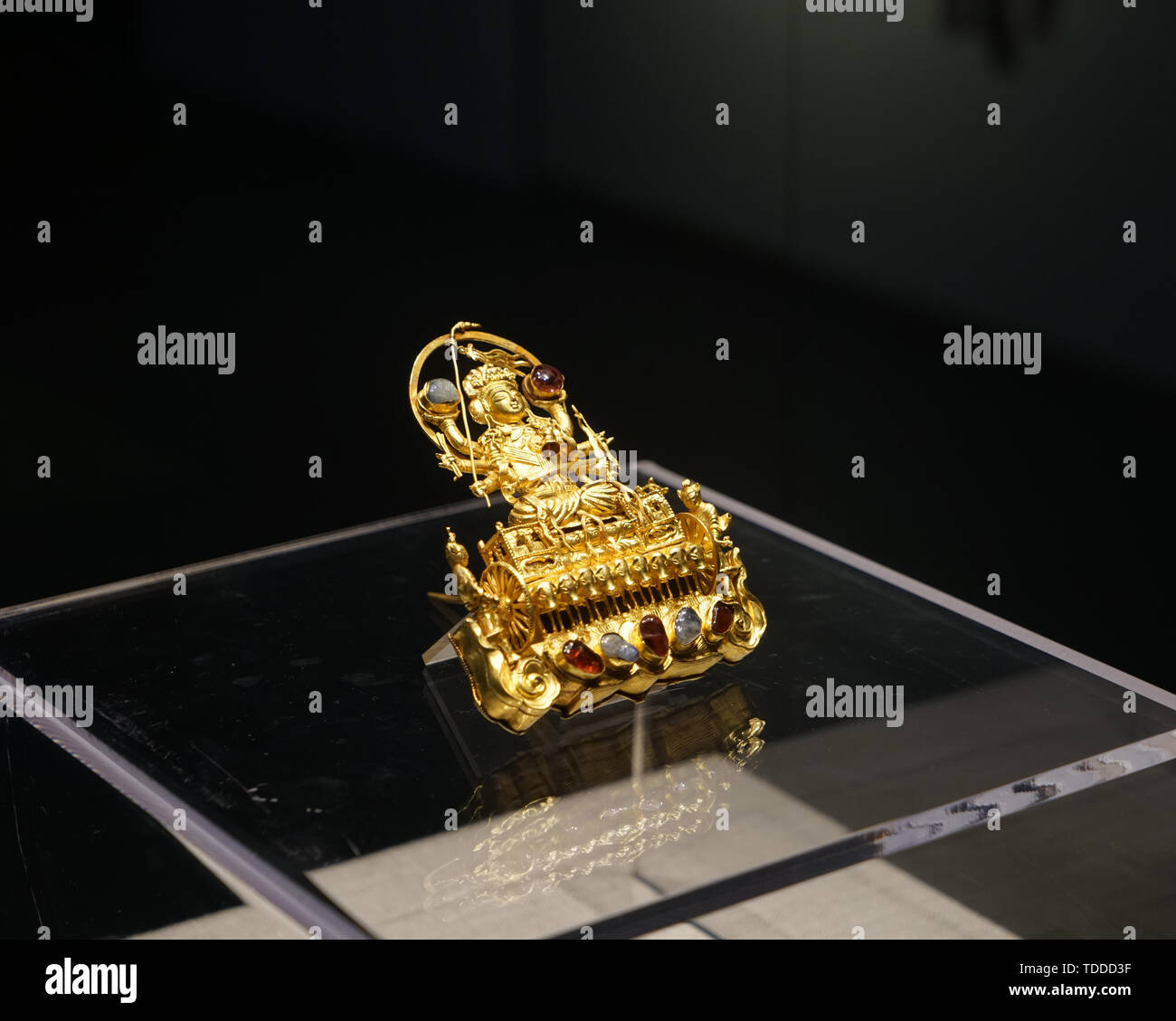 Ming Dynasty gold and jade Stock Photo - Alamy