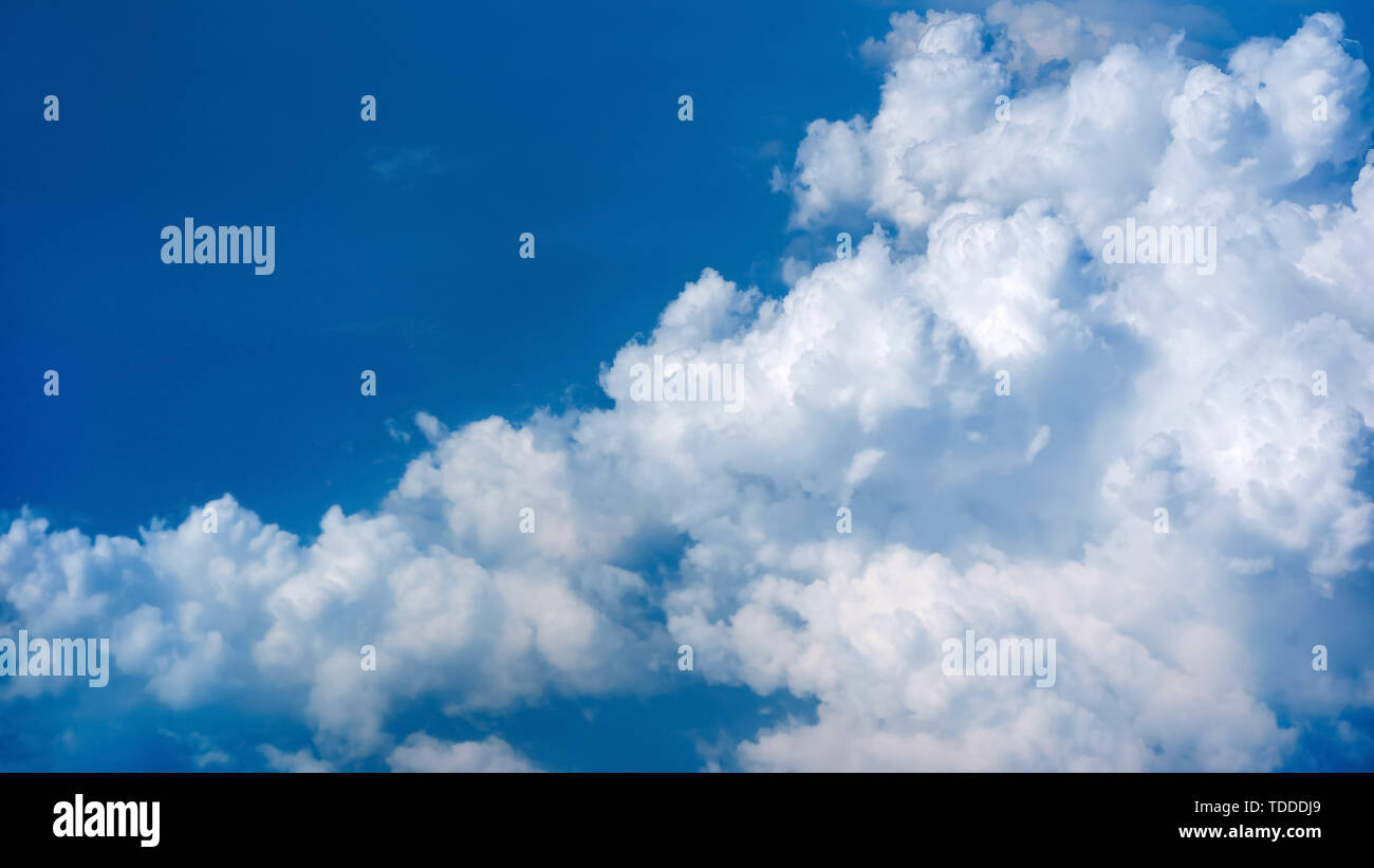 Cloudy weather definition hi-res stock photography and images - Alamy