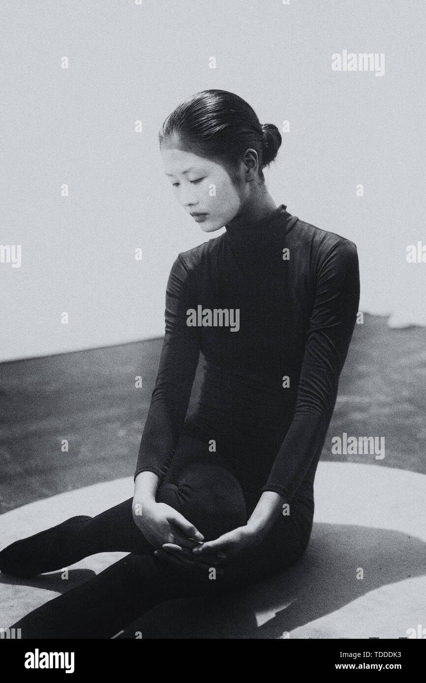 Loner woman hi-res stock photography and images - Alamy