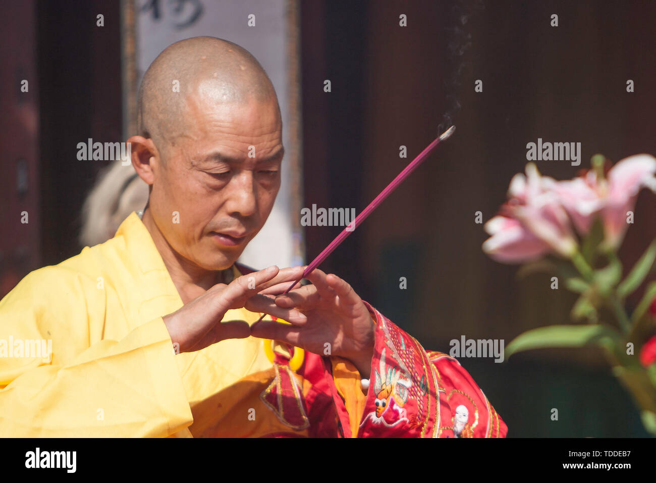 Officiant monk hi-res stock photography and images - Alamy
