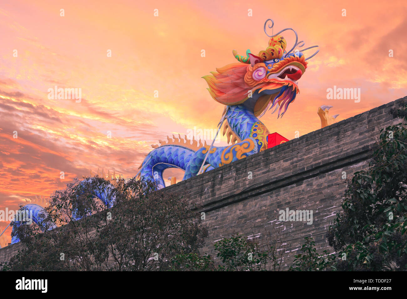 Scenery of the corner tower of Yongning Gate, the city wall of Xi'an ...