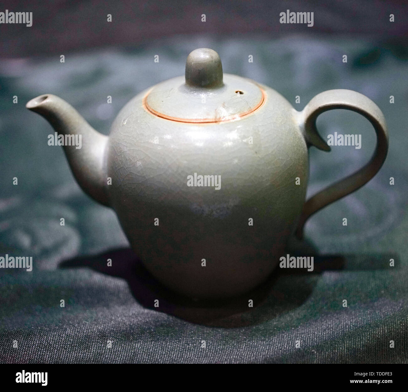 Tang three-color statue Stock Photo - Alamy