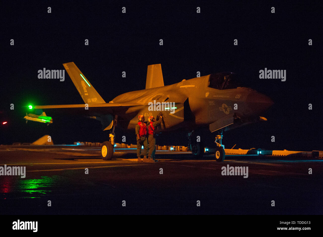 Marines with Marine Medium Tiltrotor Squadron 265 (Reinforced) aboard ...