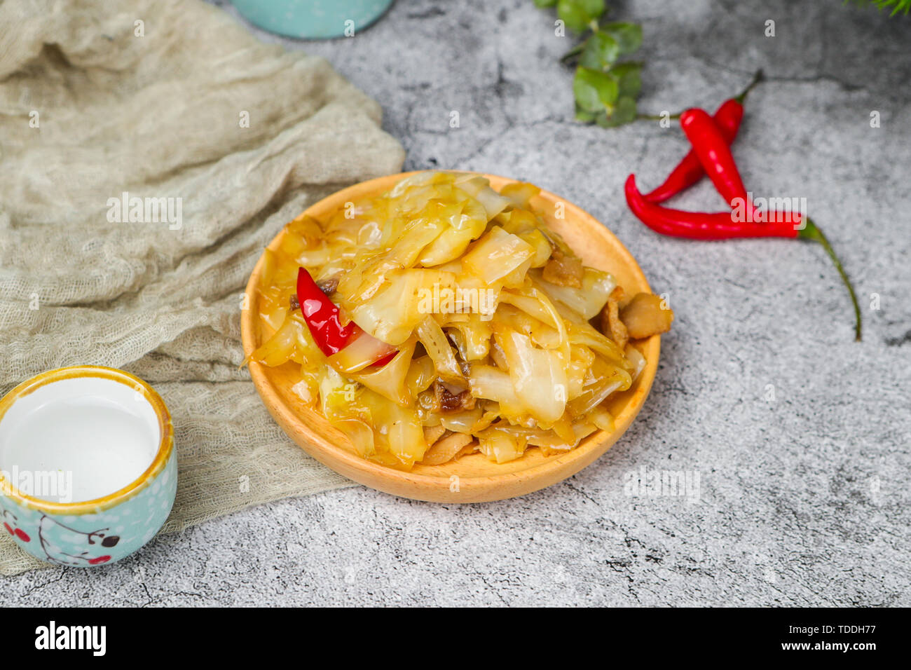 Hand torn cabbage hi-res stock photography and images - Alamy