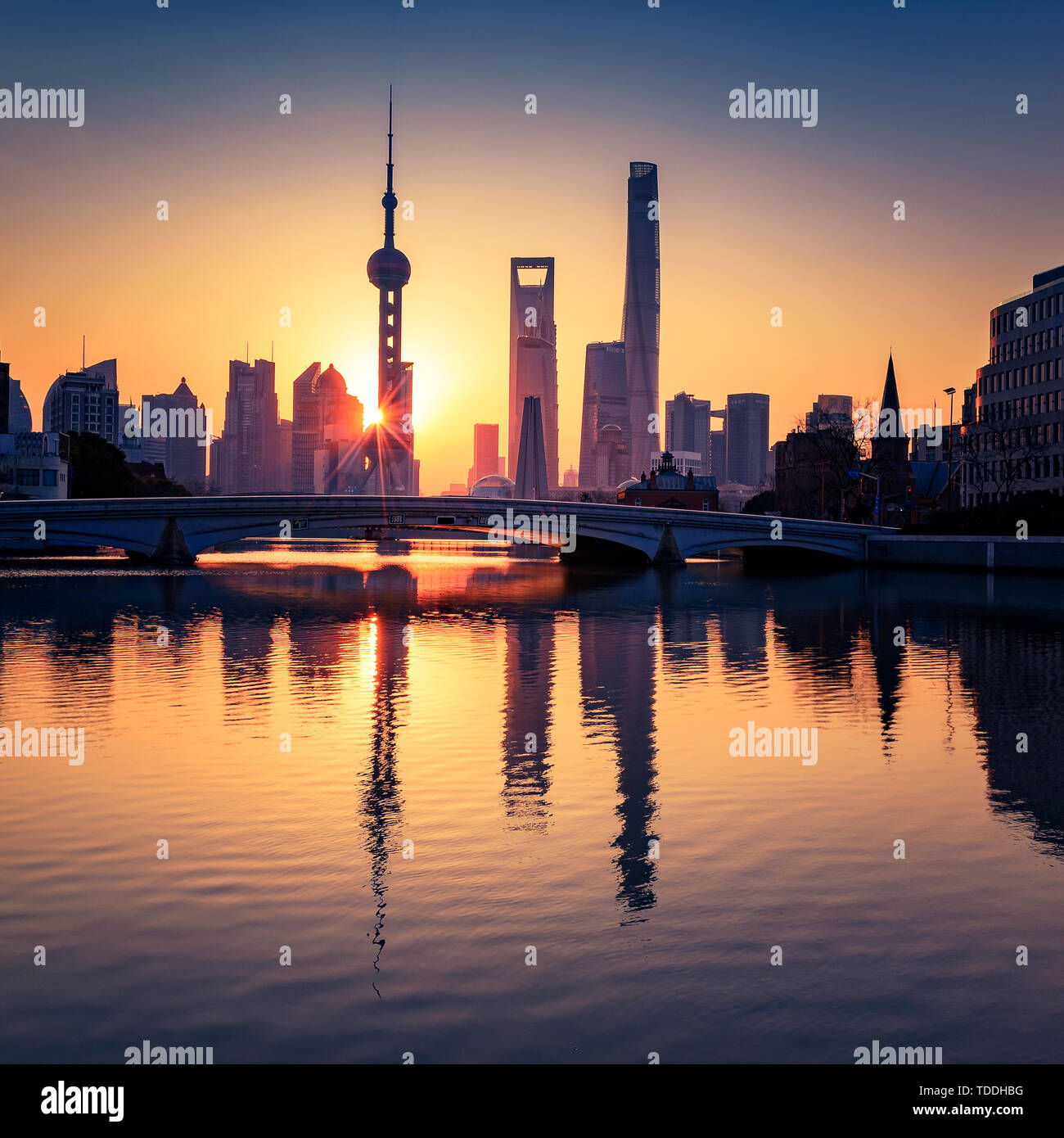 Shanghai dawn reflection bridge hi-res stock photography and images - Alamy