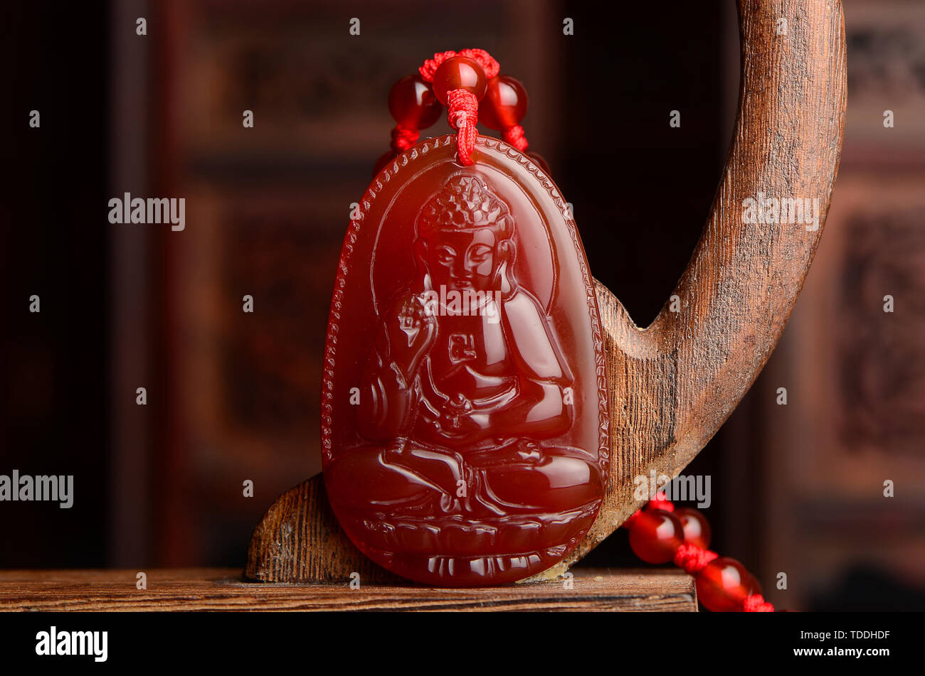 Red agate, the eight patron saint of the zodiac, ordered the Buddha ...