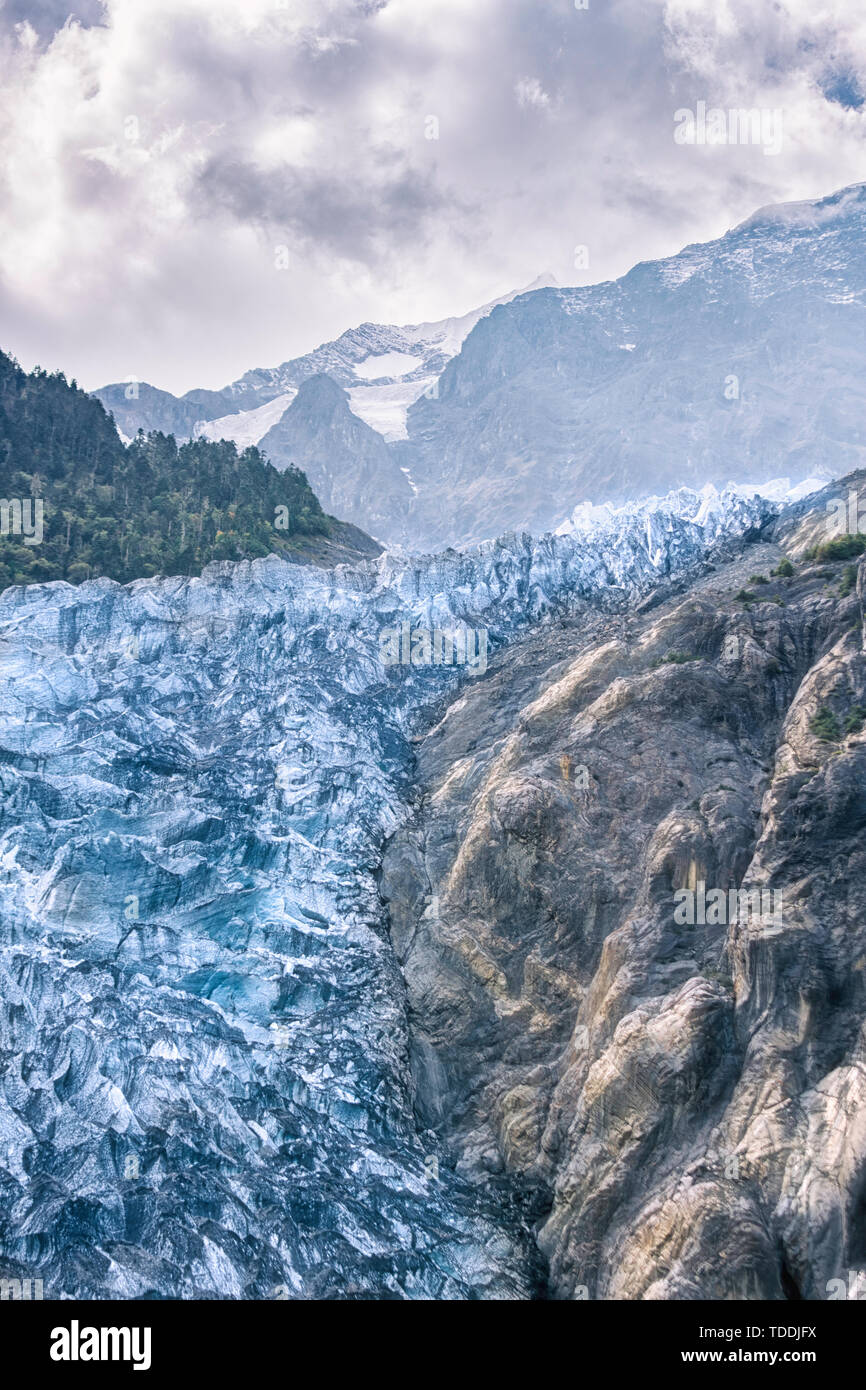Mingyong glacier hi-res stock photography and images - Alamy