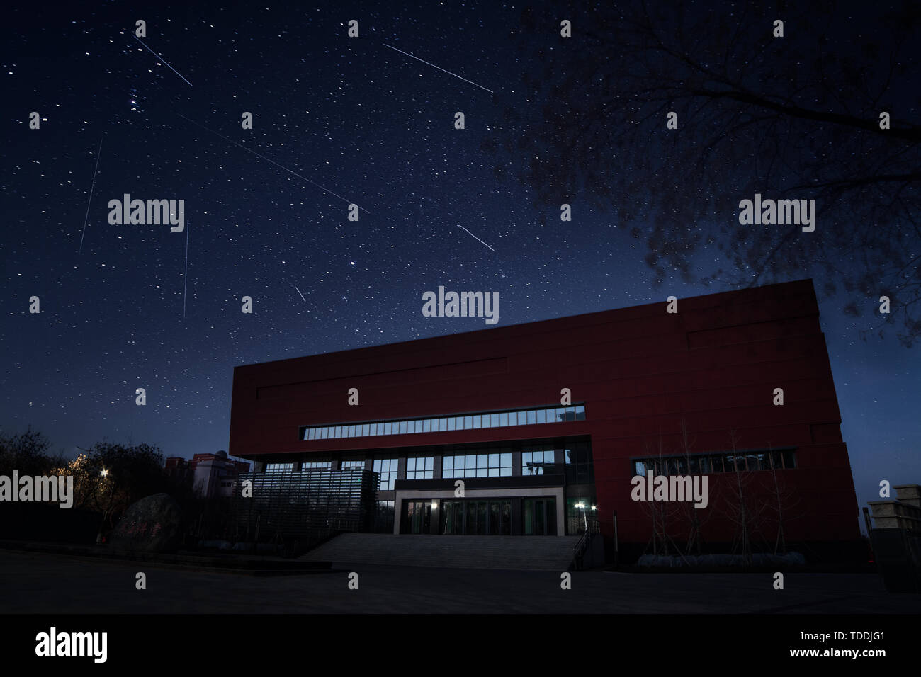 Leo meteor shower hi-res stock photography and images - Alamy