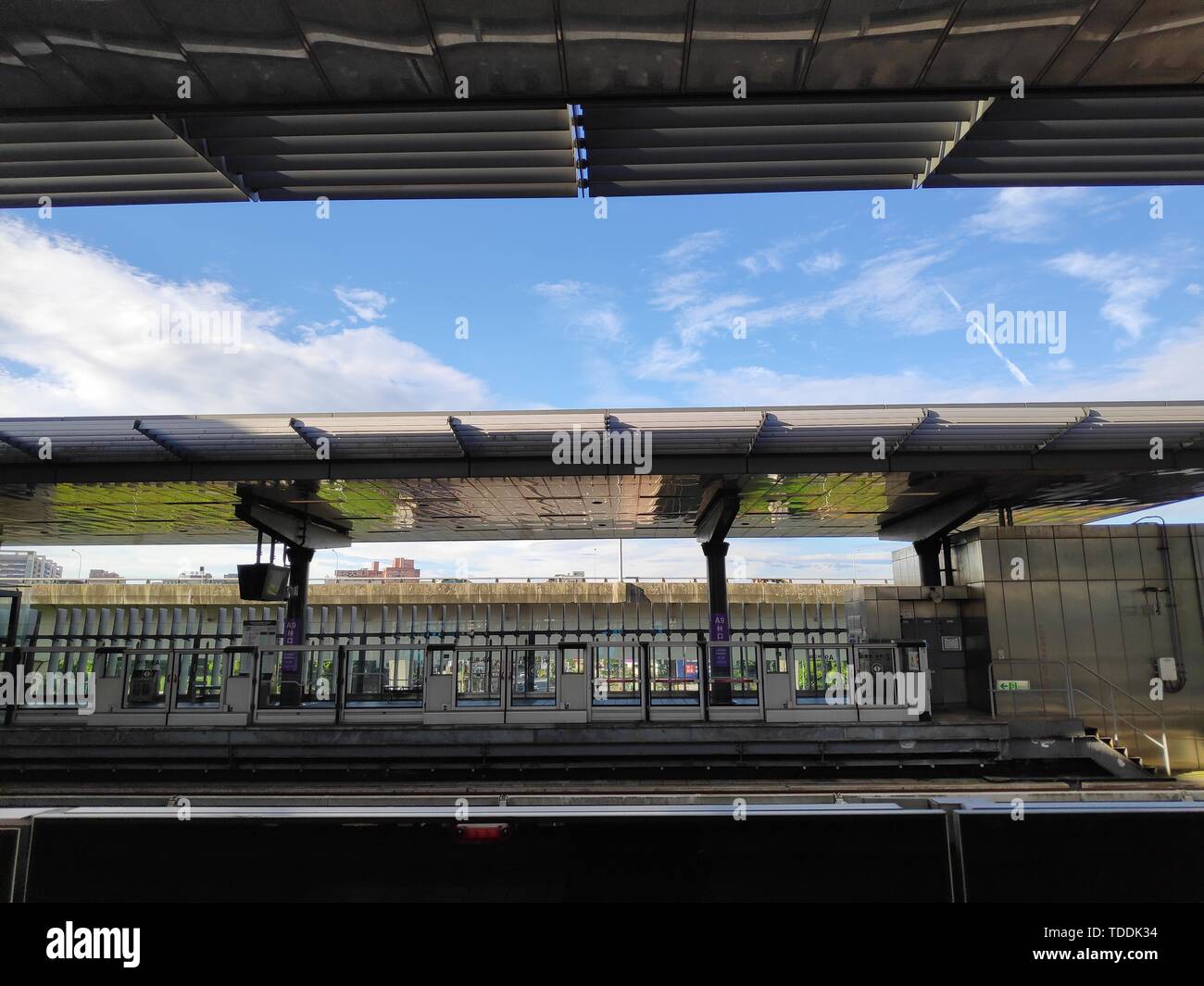 Metro statin hi-res stock photography and images - Alamy