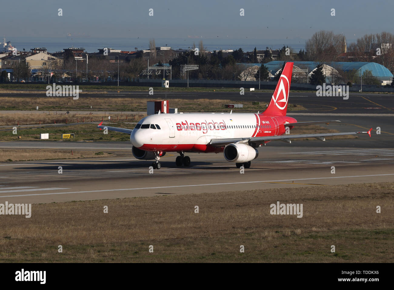 Atlasjet a320 plane hi-res stock photography and images - Alamy