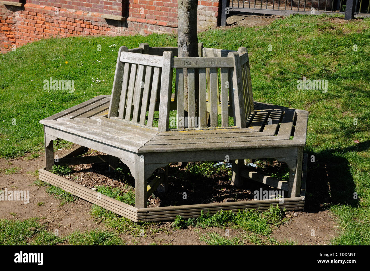 Commemorative bench hi-res stock photography and images - Alamy