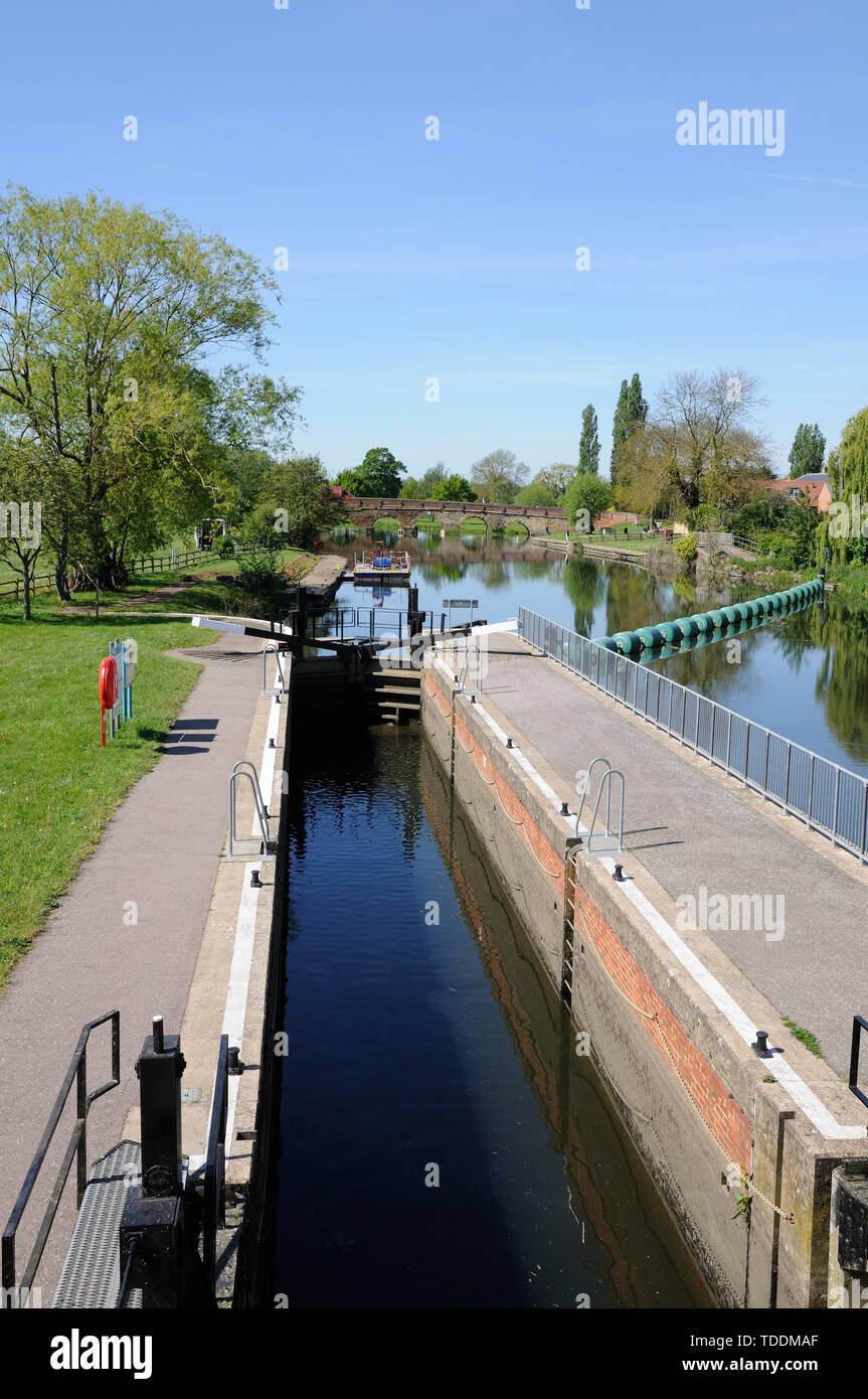 Lock on River Ouse, Great Barford, Bedfordshire Stock Photo - Alamy