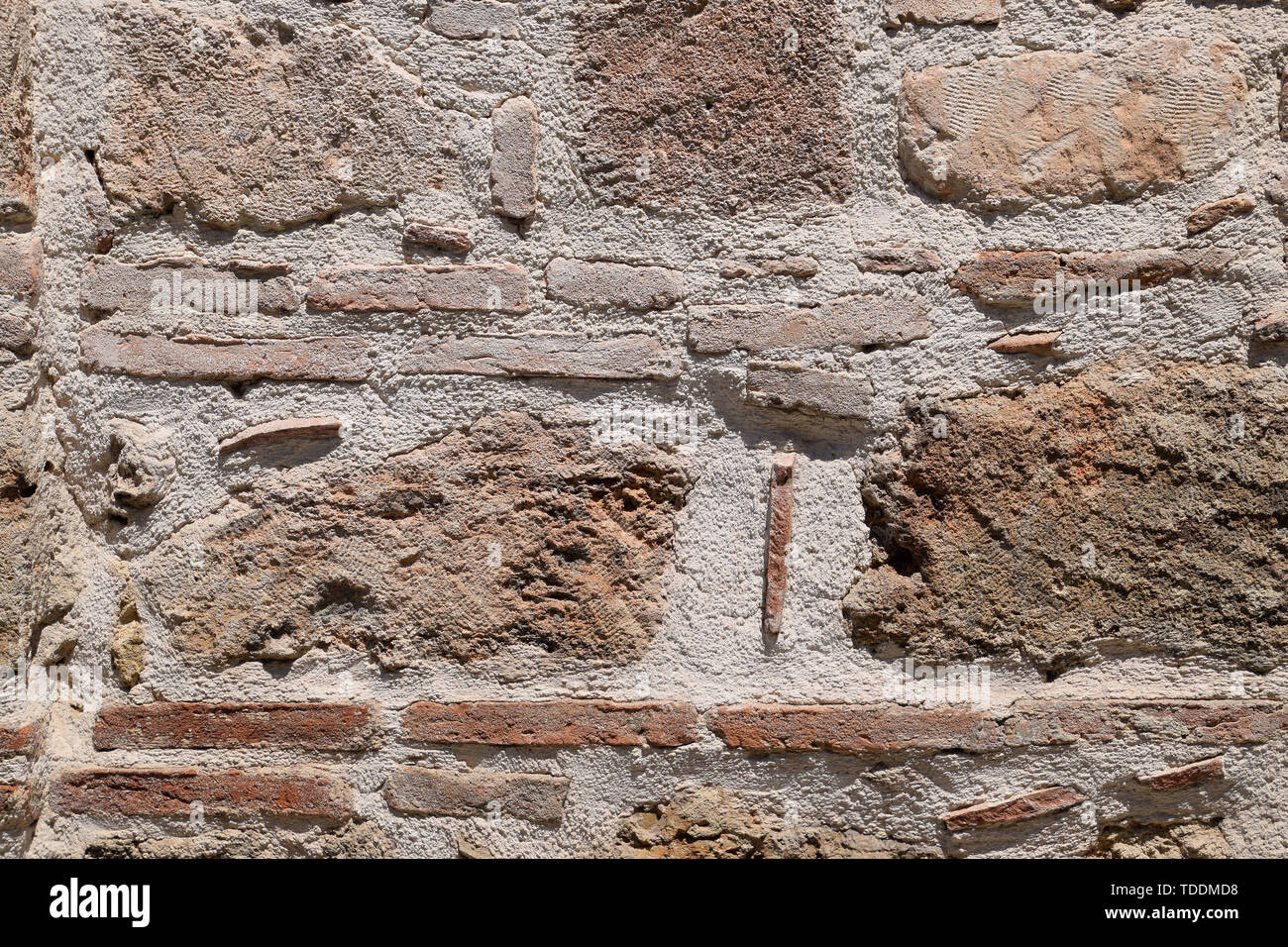 Limestone medieval wall stone blocks hi-res stock photography and ...