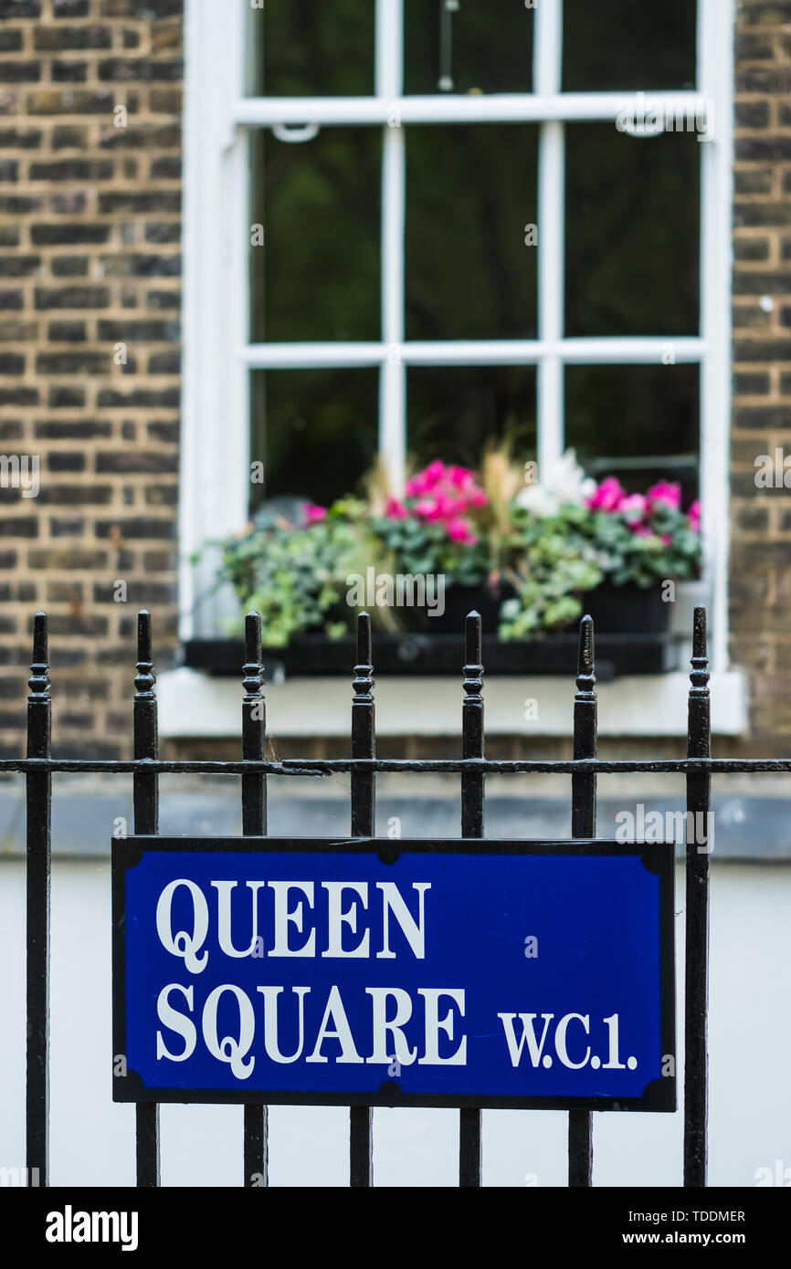 Queen Square street sign, Bloomsbury, London, England, U.K Stock Photo ...