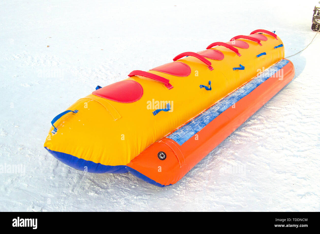Inflatable rubber multi-seat sleigh for high-speed snow skiing in ...