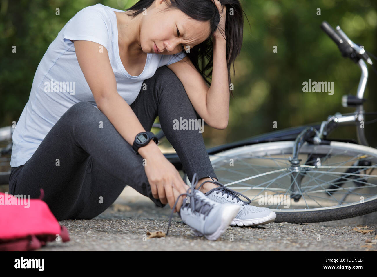 Fall off bike hi-res stock photography and images - Alamy
