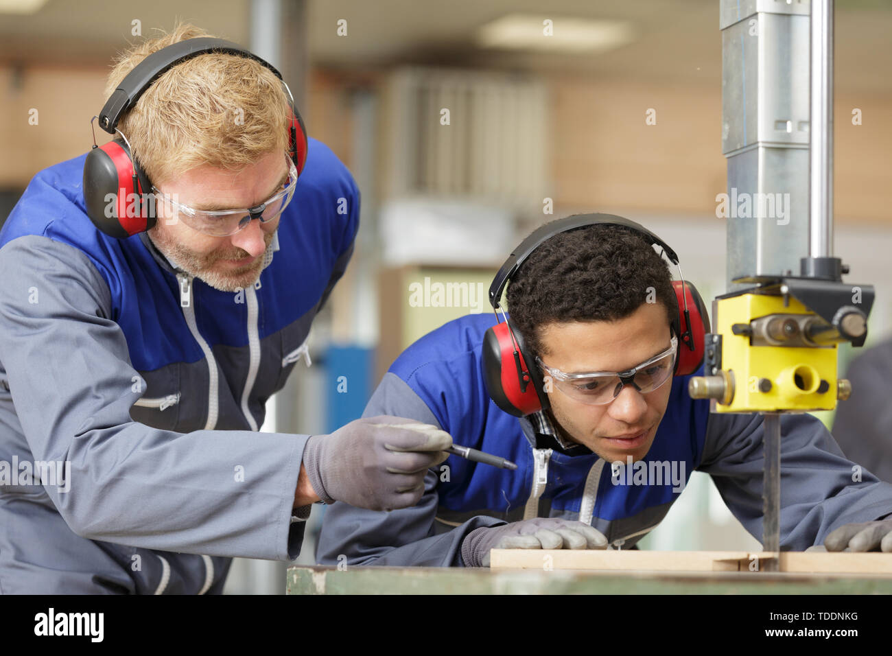 Two men using plank hi-res stock photography and images - Alamy