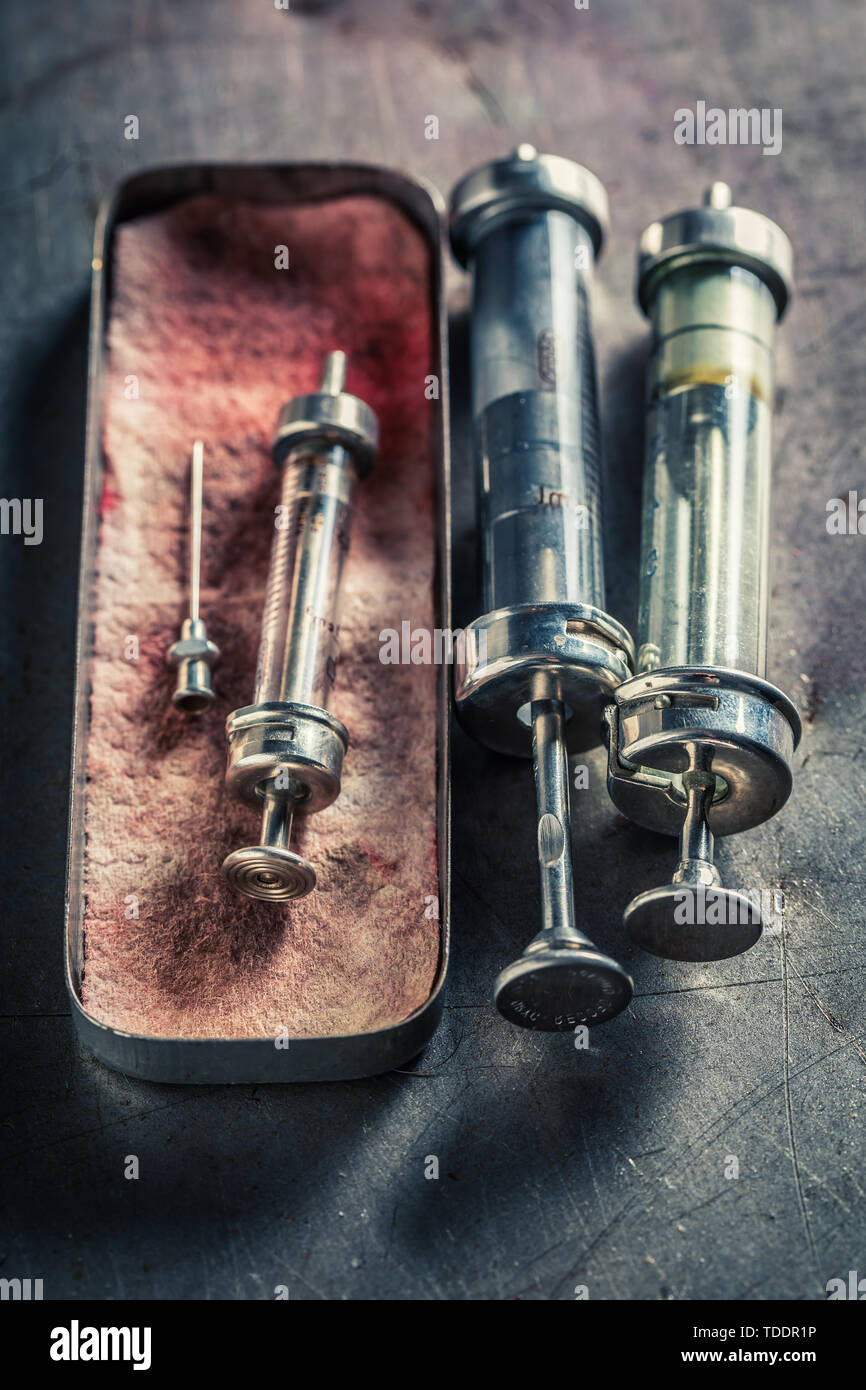Metal syringes hi-res stock photography and images - Alamy