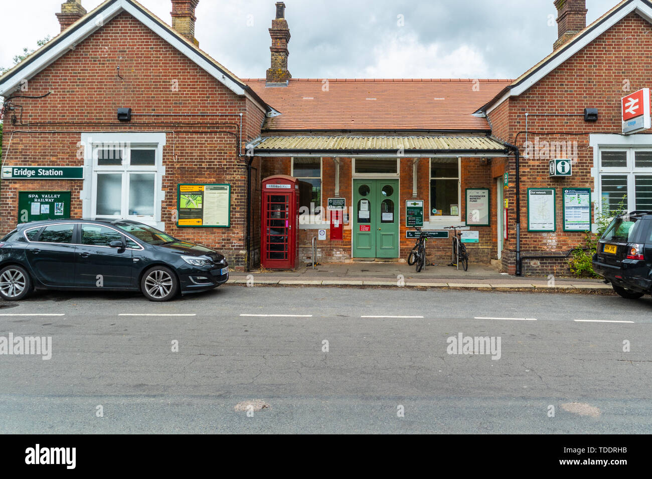 Groombridge railway station hi-res stock photography and images - Alamy