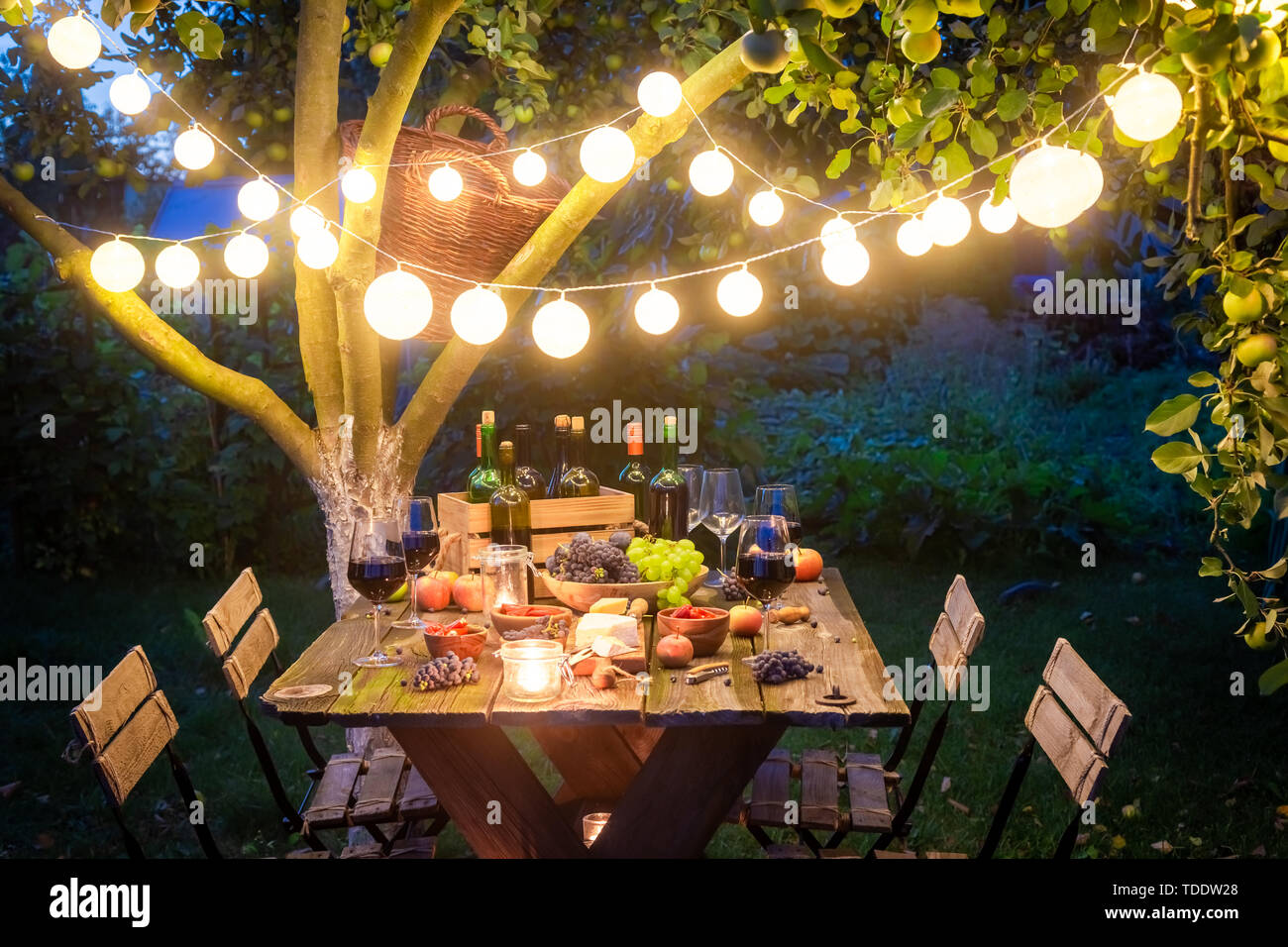 Supper in the garden evening hi-res stock photography and images - Alamy