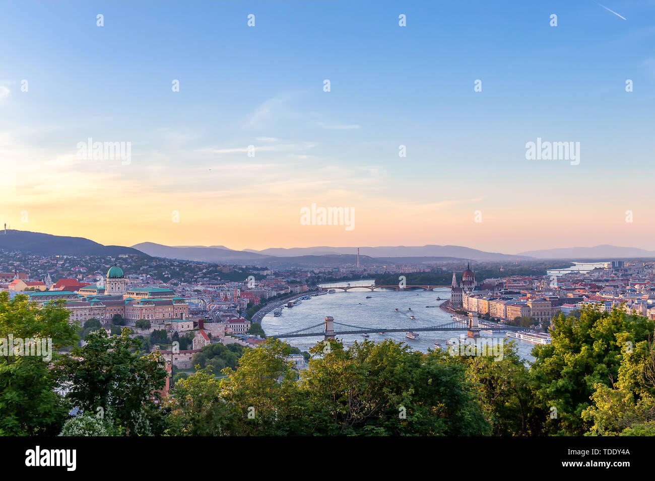 Hungarian parliament in sunset hi-res stock photography and images - Alamy