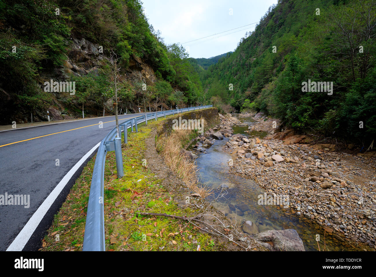 Streams and canyons and river scenery lishui hi-res stock photography ...