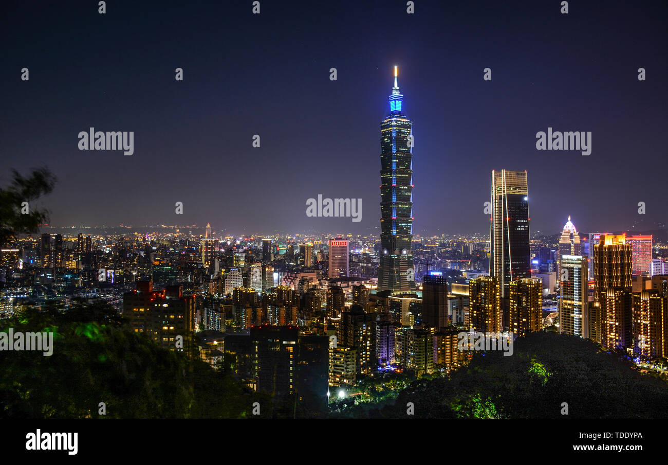 Night view of the Presidential Palace, 101 Building, Liberty Square in ...