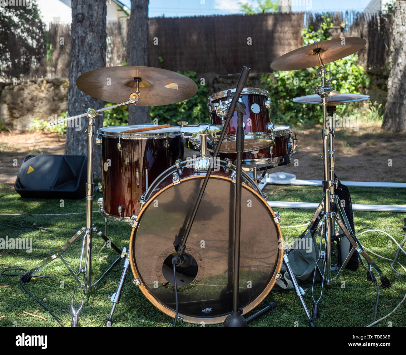 Rock drum supported on the lawn of the garden of the house of his ...