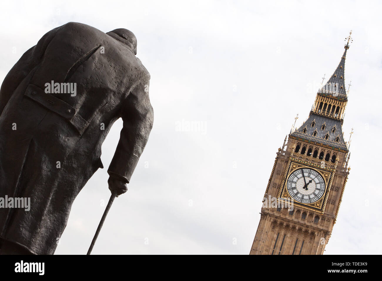 Big ben clock tower statue hi-res stock photography and images - Alamy