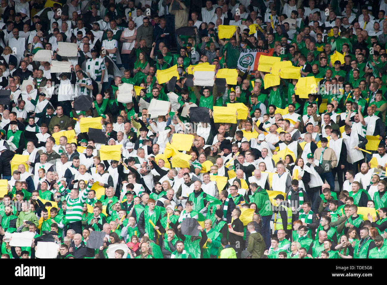 Celtic football fans hi-res stock photography and images - Alamy