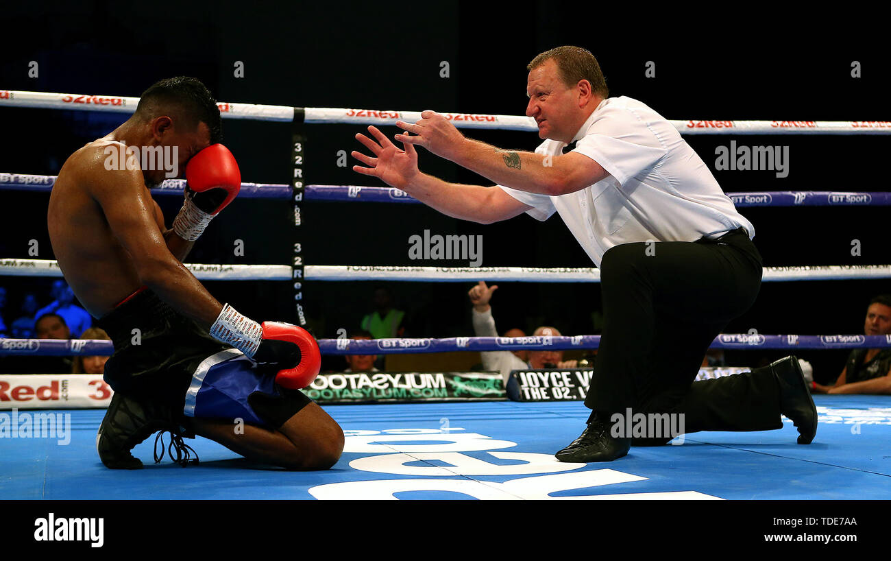 International middleweight contest first direct arena hi-res stock ...