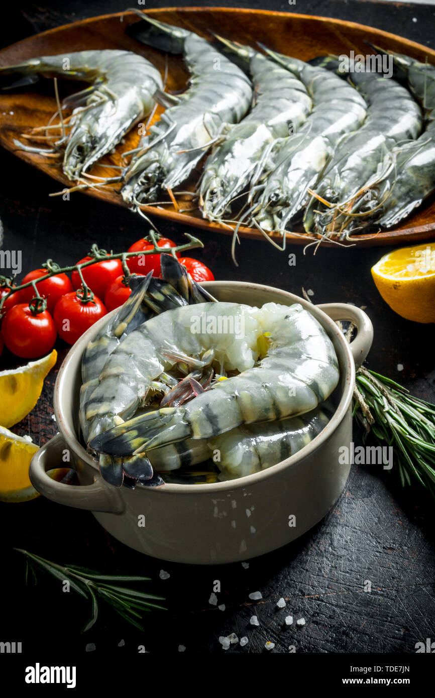 Jumbo Shrimp Fish Seafood High Resolution Stock Photography and Images ...