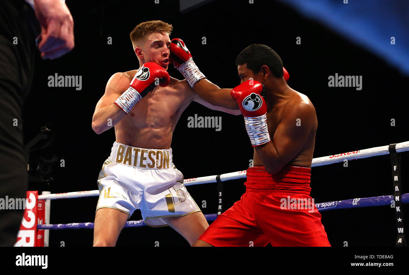 During bantamweight contest hi-res stock photography and images - Alamy