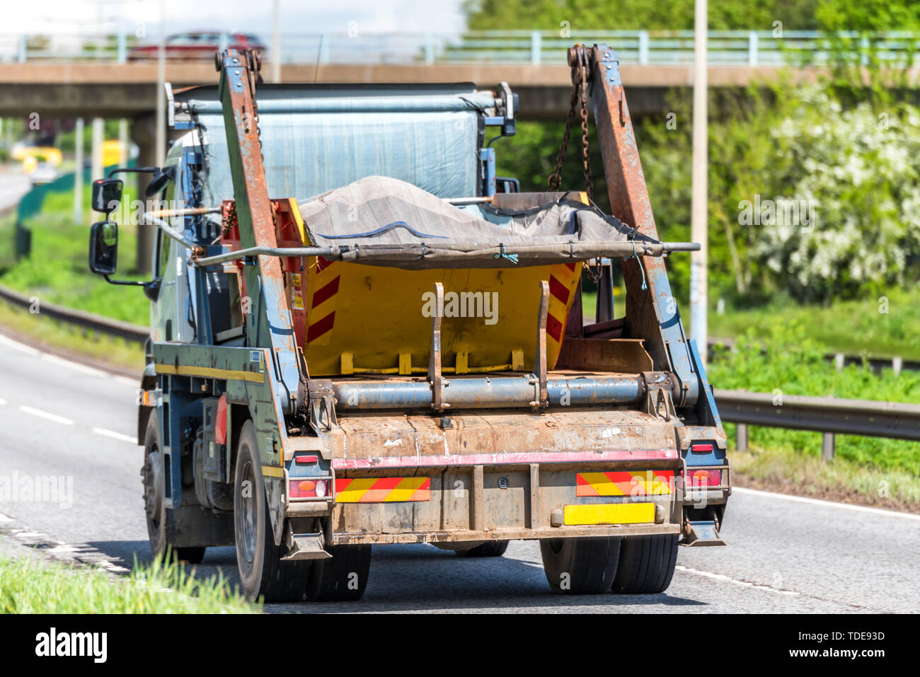 Industrial skip and lorry hi-res stock photography and images - Alamy